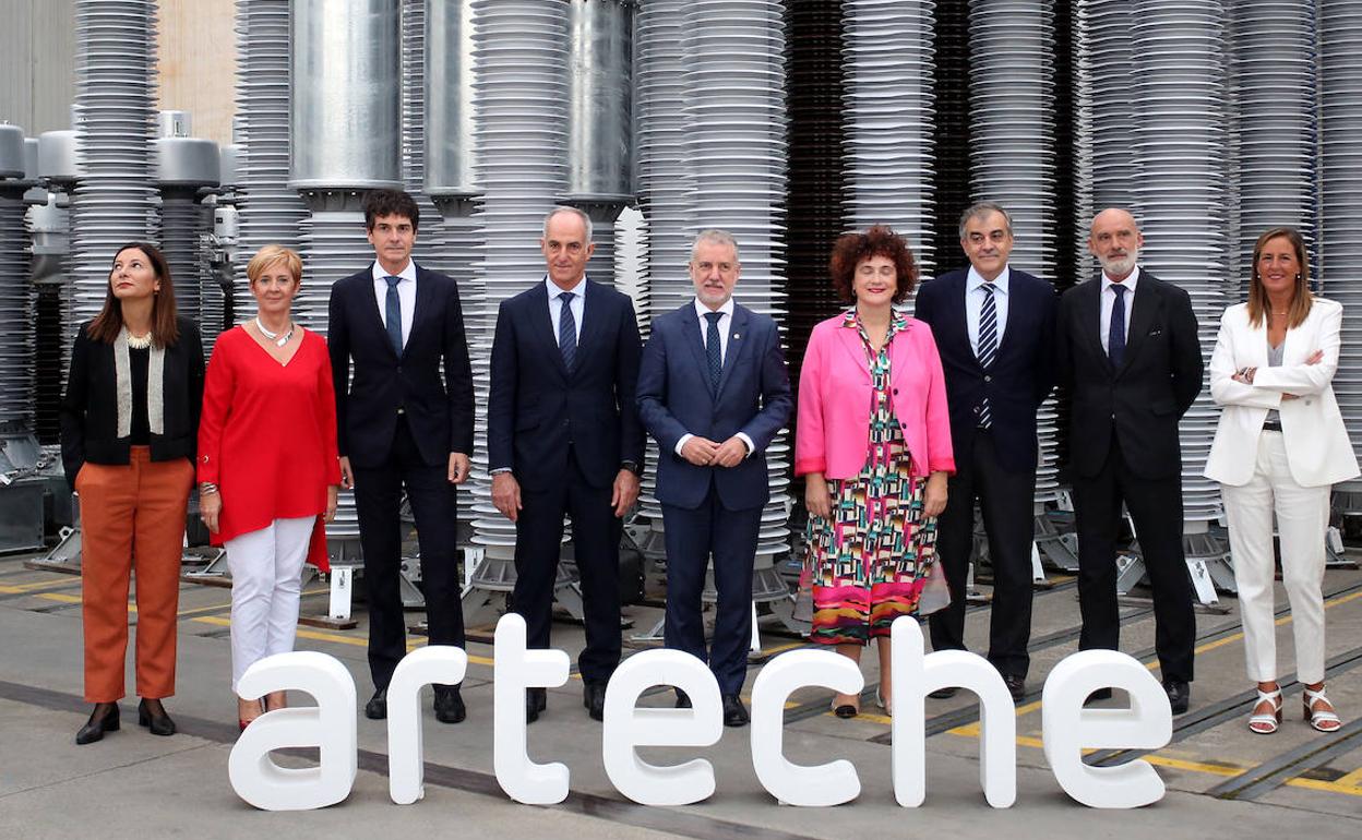 Urkullu destaca el ejemplo de Arteche como empresa familiar con «arraigo» y liderazgo mundial ...